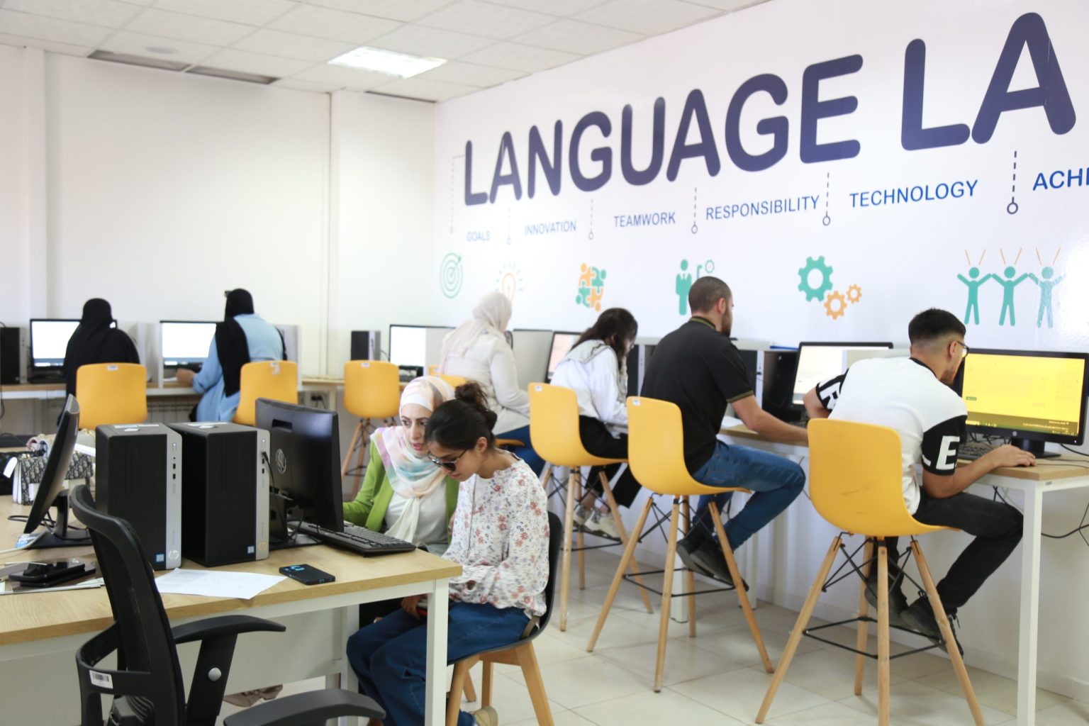 Language Lab - Palestine Ahliya University